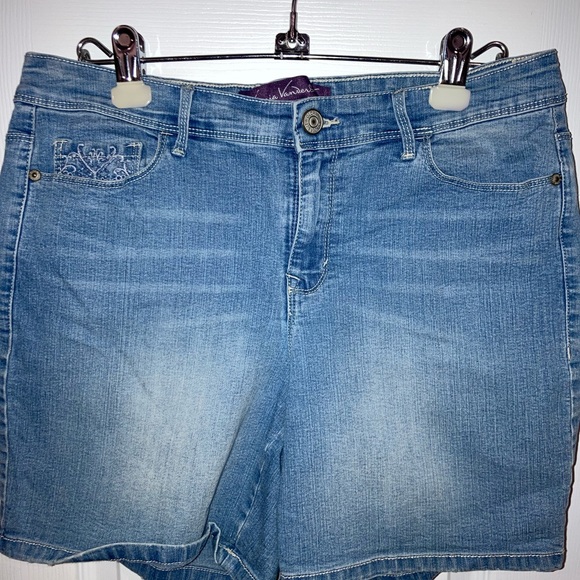 Gloria Vanderbilt | Shorts | Gloria Vanderbilt Denim Stretch Shorts Sz ...
